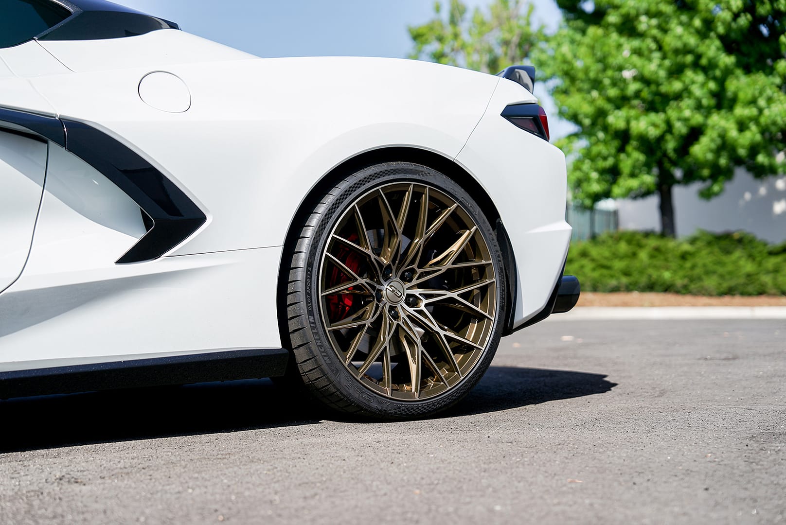 2023 Corvette C8 Z51 Arctic White - High-Quality Corvette Wheels | E5 ...