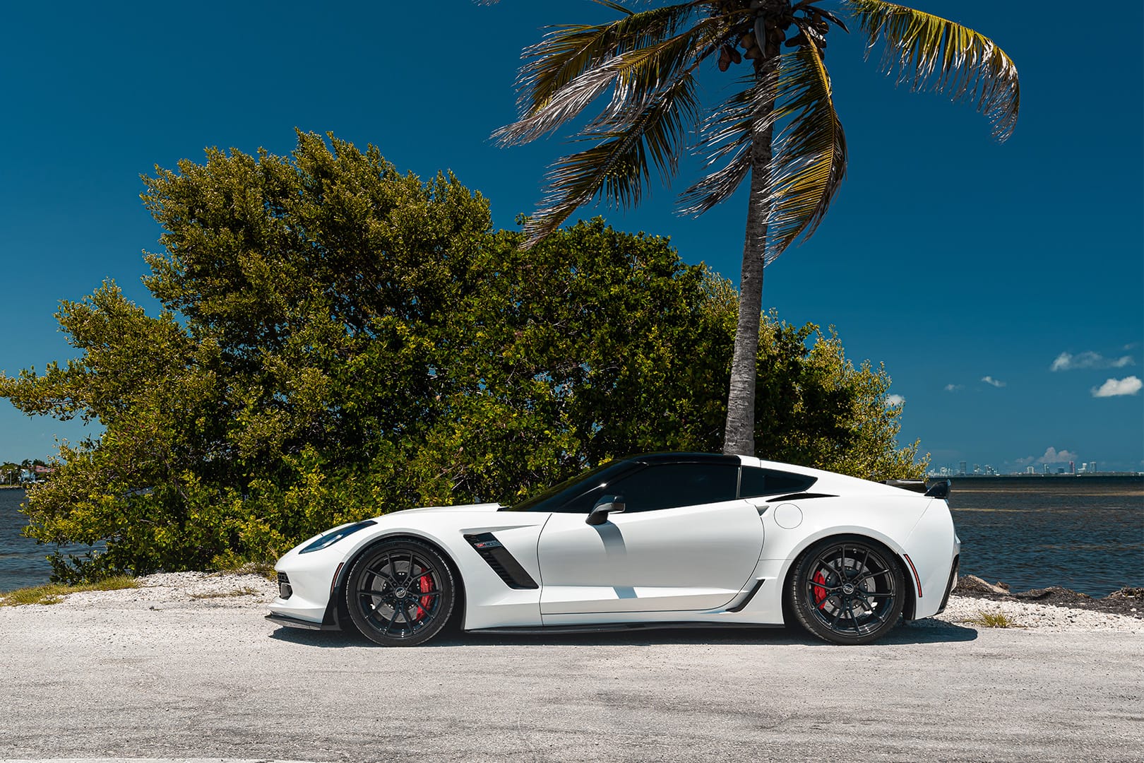 2016 CORVETTE C7 Z06 WHITE - High-Quality Corvette Wheels | E5 Wheels