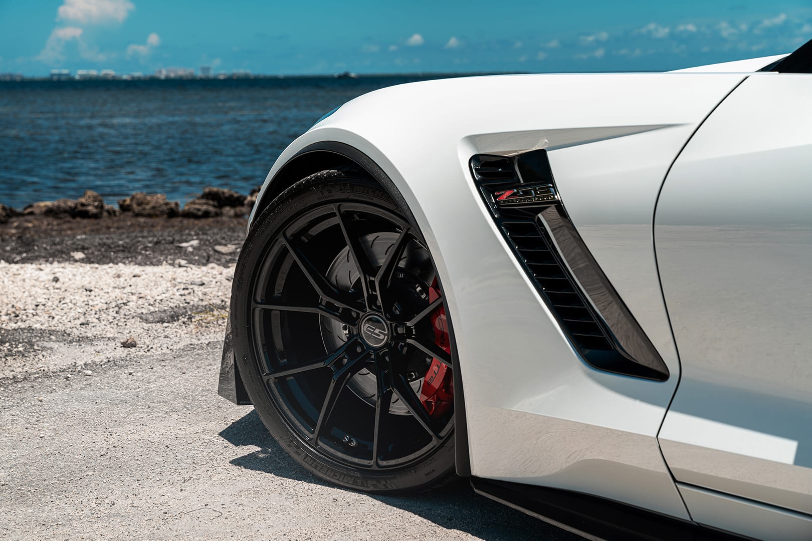 2016 CORVETTE C7 Z06 WHITE - High-Quality Corvette Wheels | E5 Wheels
